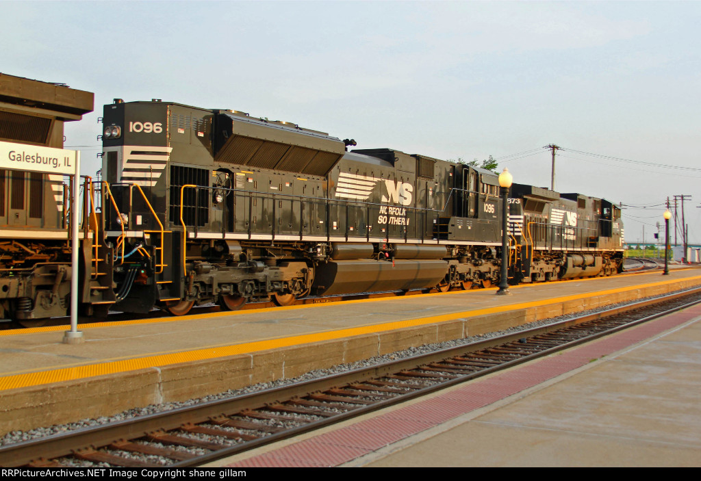 NS 9873 Leads a nice set of power SB.
